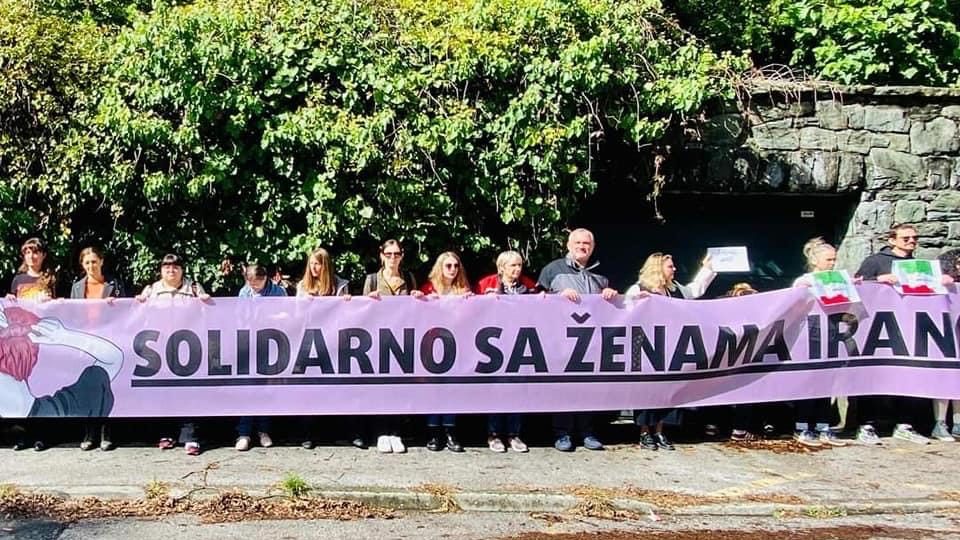 Iranka koja je odrezala kosu ispred iranske ambasade: Žena, život i ...